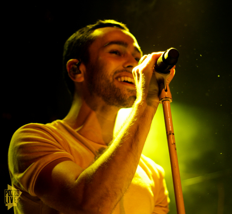 Live reports | MAX met l'ambiance aux Etoiles de Paris - Pozzo Live