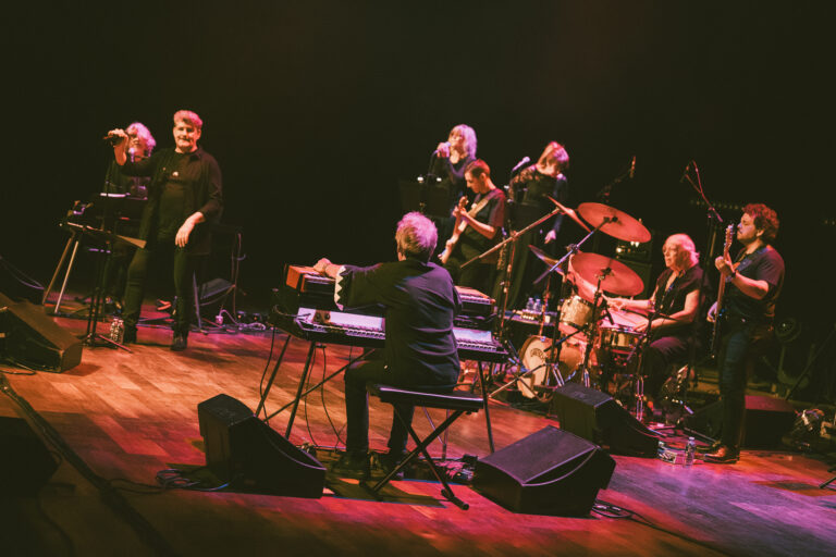 Galeries | Magma hypnotise le public de l'Amphithéâtre 3000 à Lyon ...